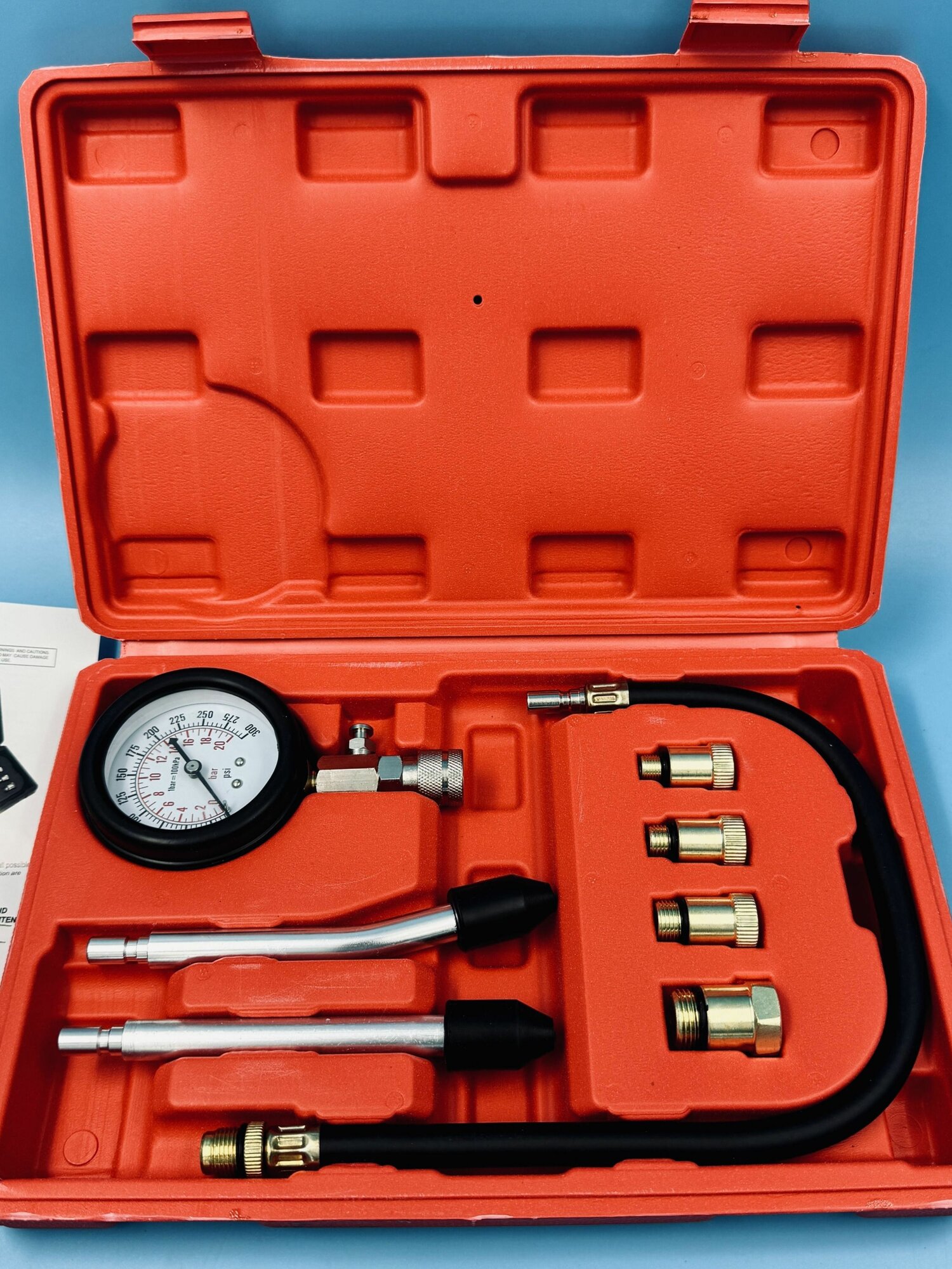 Компрессометр / индикатор для бензиновых двигателей 8 предметов в кейсе / набор для измерения компрессии с насадками в кейсе