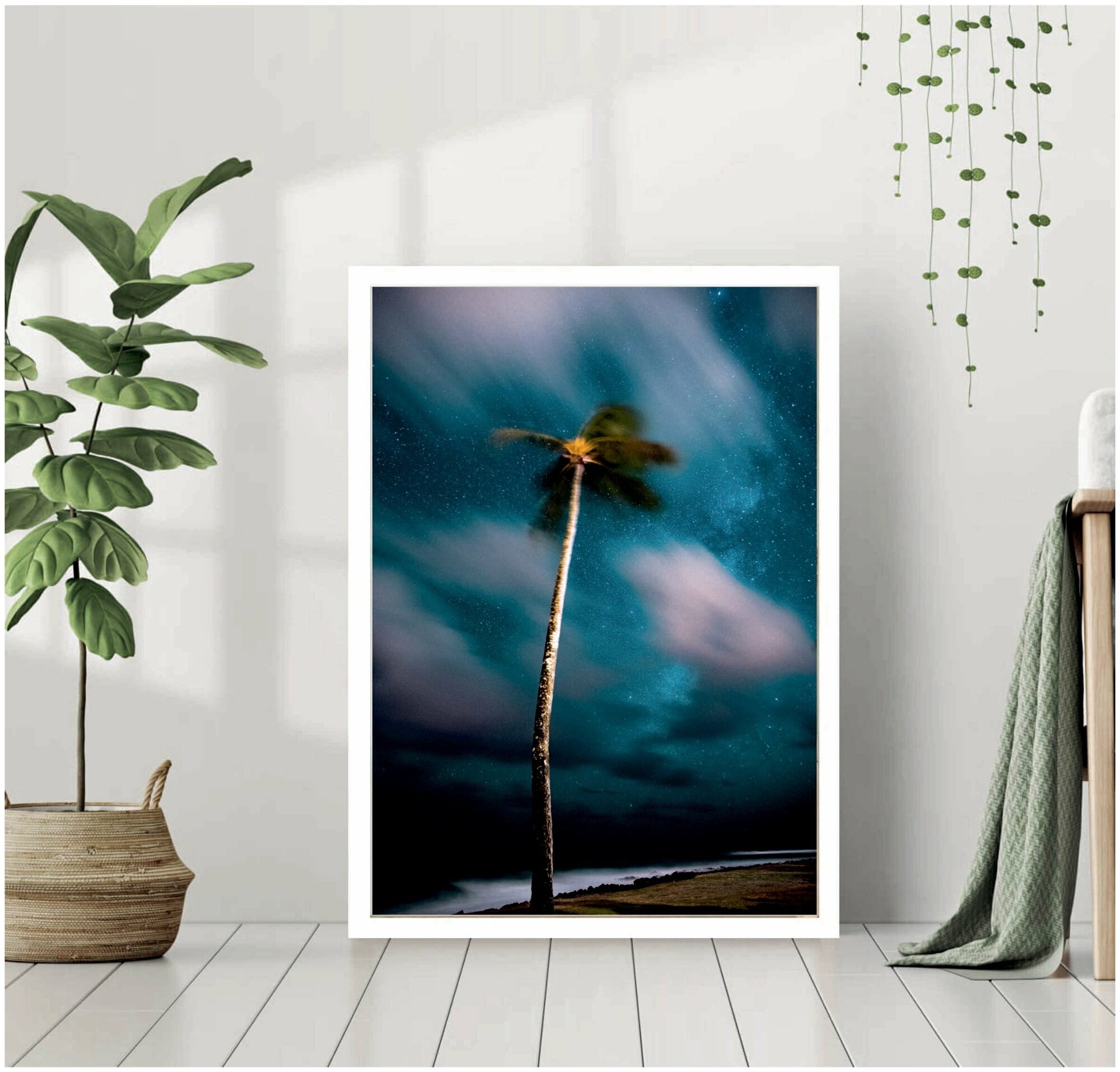 Постер "Пальма и ночное небо" 50x70 в белой рамке на стену для интерьера