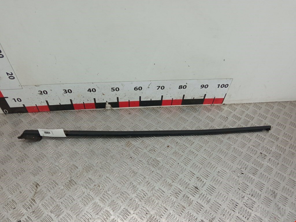 Накладка декоративная (молдинг) стекла двери задней левой Skoda Rapid 1 арт. 1977886