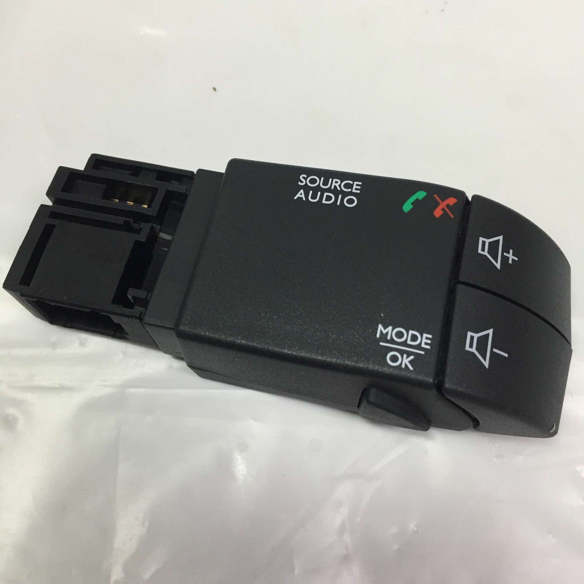 Переключатель подрулевой управления магнитолой Renault 255522448R Duster , Logan II , Sandero