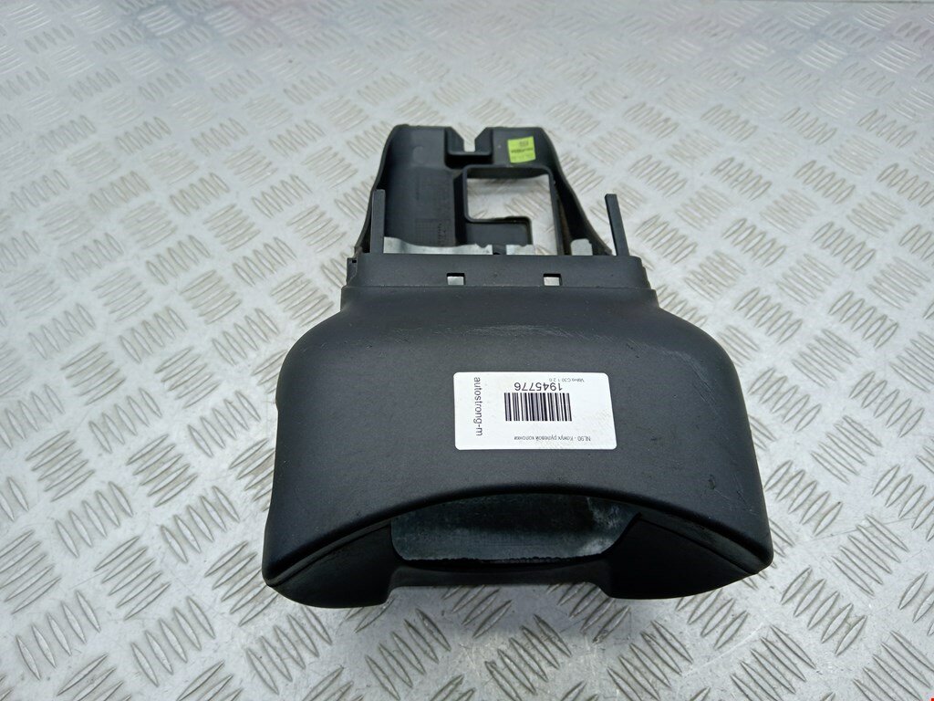 Кожух рулевой колонки Volvo C30 1 30680134 арт. 1945776
