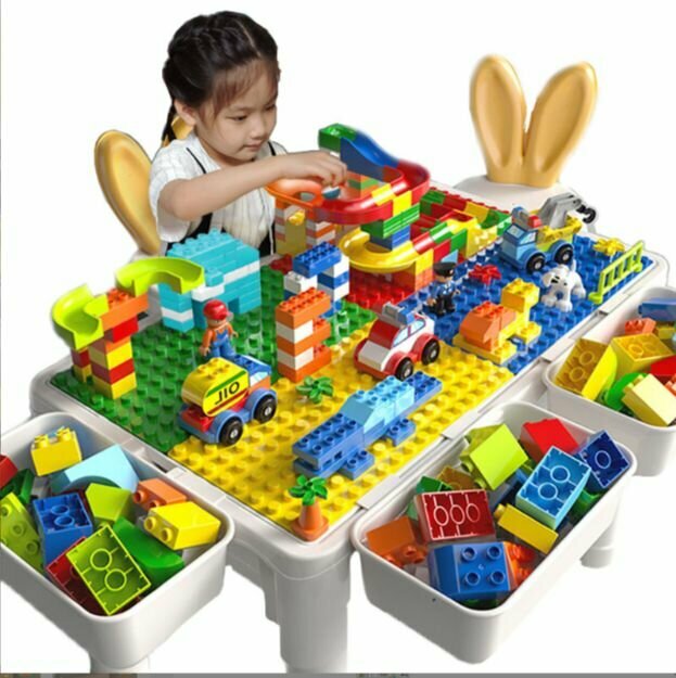 Стол детский 60*40 см +500 деталей конструктора без стула