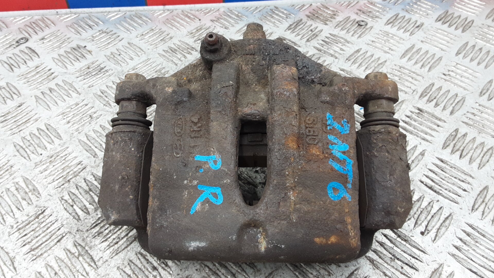 Суппорт тормозной передний правый HYUNDAI IX35 1, Номер 581302Y000, 581902SA70