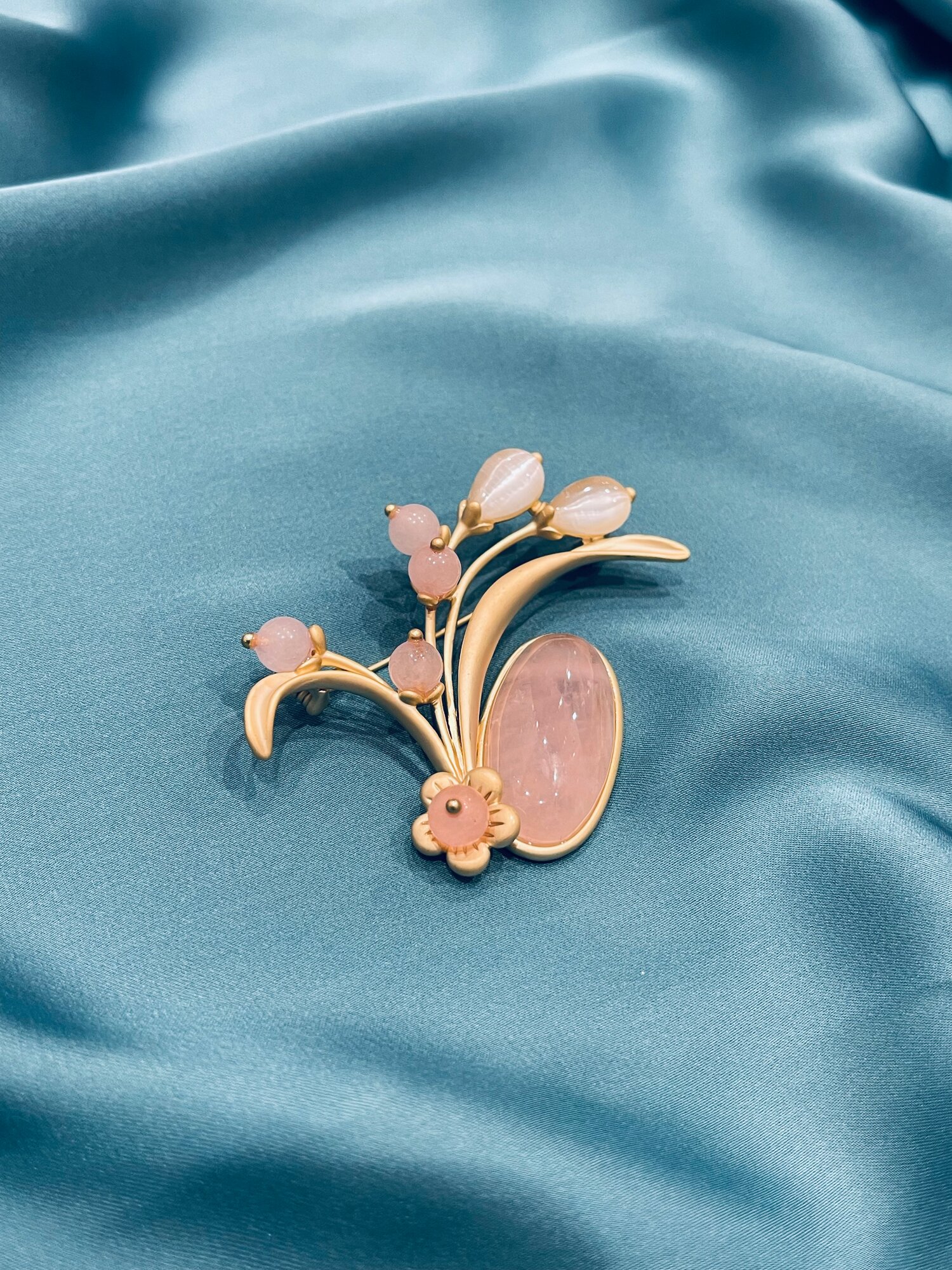 Брошь, кварц, перламутр синтетический