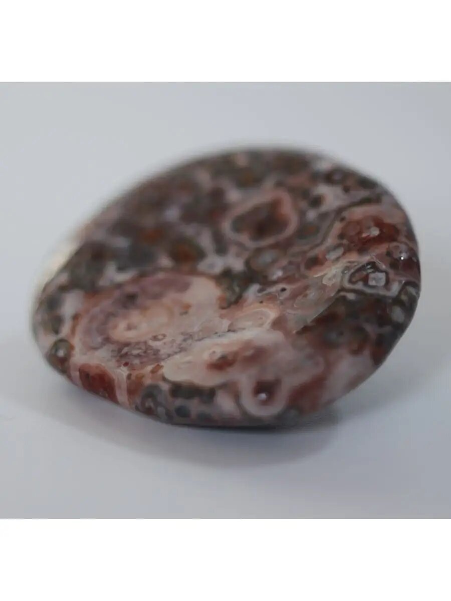 Яшма леопардовая камень антистресс с выемкой. 4х3,5х0,5 см