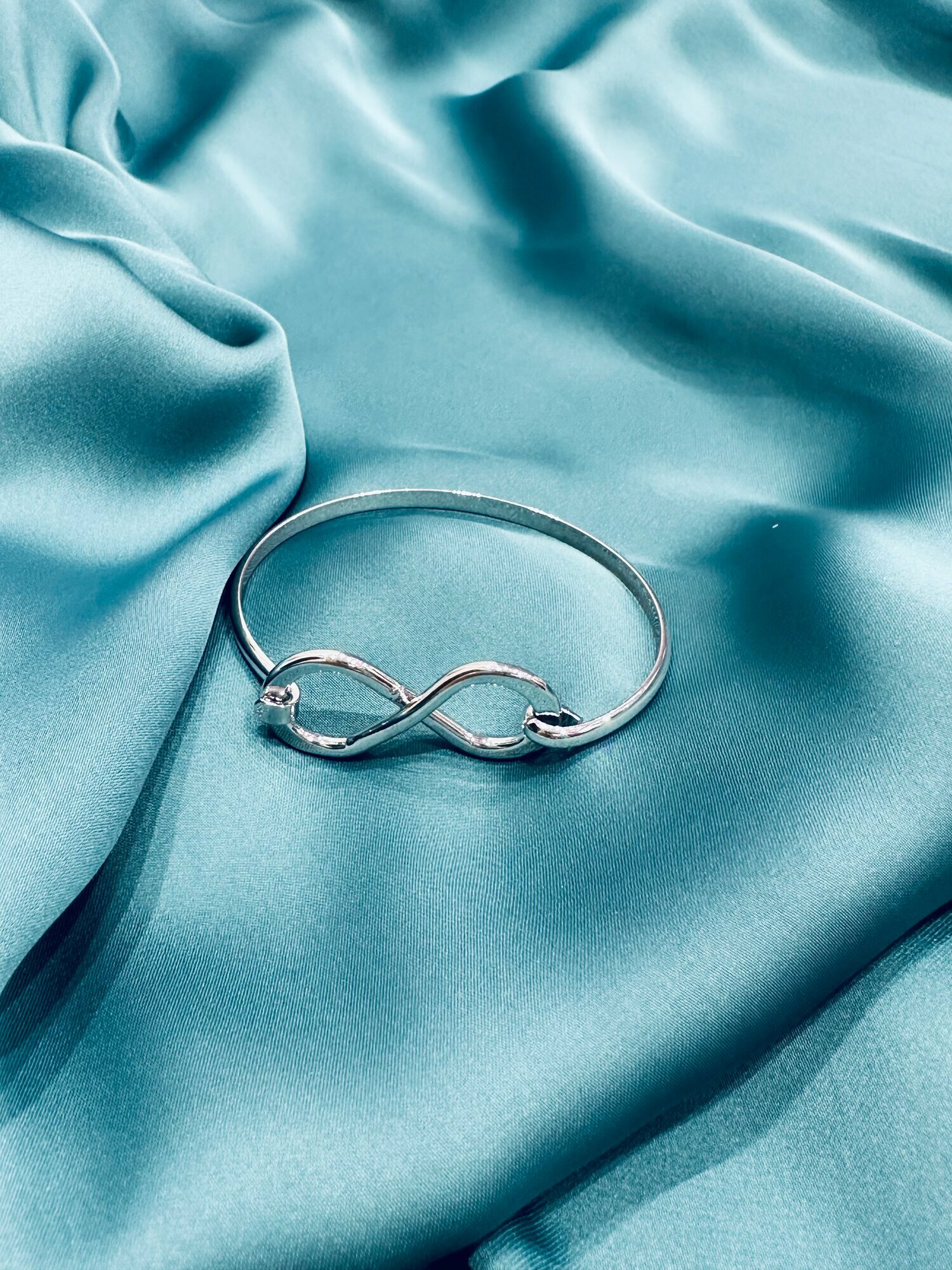 Жесткий браслет