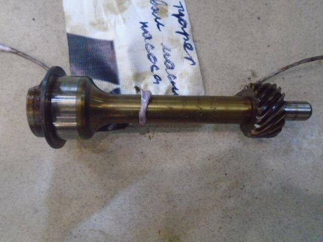 Вал привода масляного насоса от Volkswagen Touareg 2002-2010