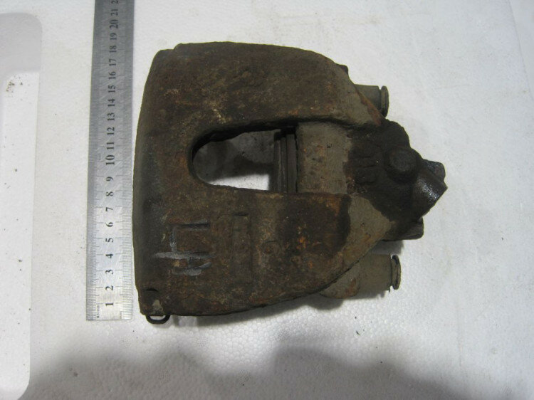 Суппорт передний левый BPYK3371XB тормозной Мазда 3-5 - D56.95 мм Volvo S40 V50 с 2003г