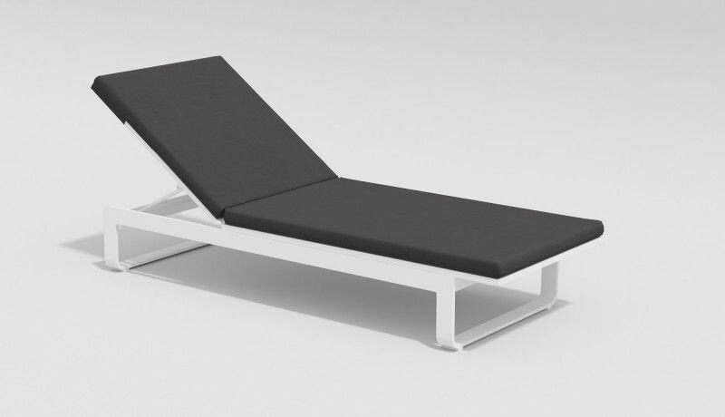 Шезлонг Gardenini Villino каркас белый/подушка антрацит Размеры: Высота 350мм Глубина 2000мм Ширина 700мм