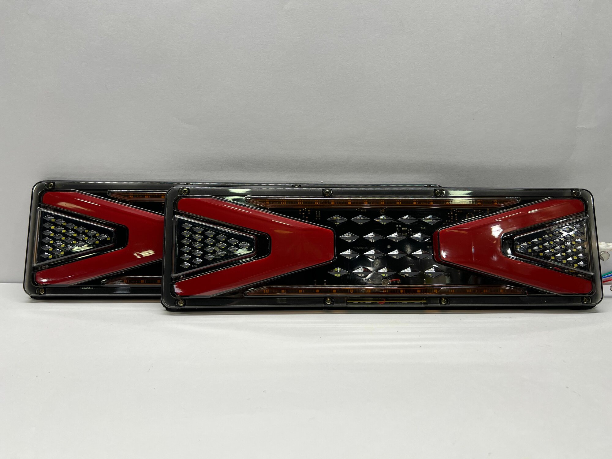 Задние фонари на грузовик, прицеп, ГАЗель, ГАЗ, МАЗ, автобус, 12-24В, длина 46 см, арт: 9817-К