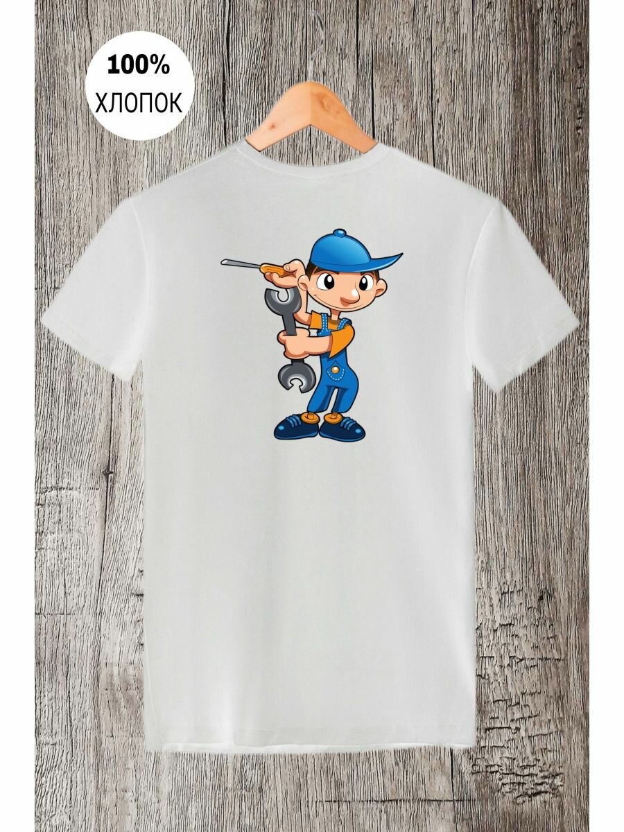 Футболка рабочий в кепке слесарь работа проффессия