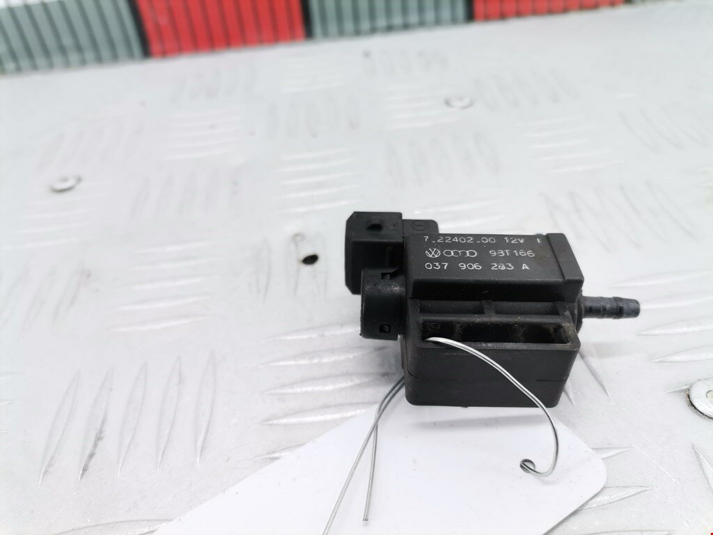 Клапан воздушный Volkswagen Golf 4 037906283A арт. 1690002
