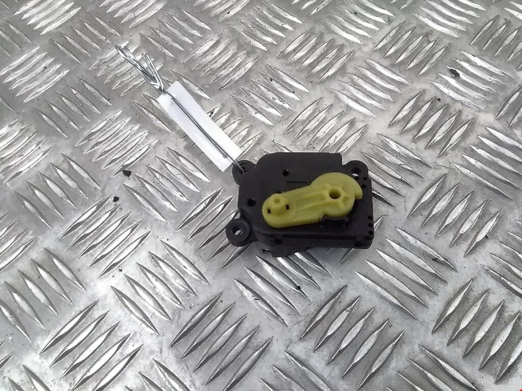 Сервопривод (электропривод моторчик привода) заслонки печки Opel Vectra C 9180204 арт. 670095