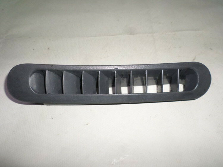 Накладка воздуховода левая дефлектора передней торпеды 96566655 передней панели Дэу Матиз М150