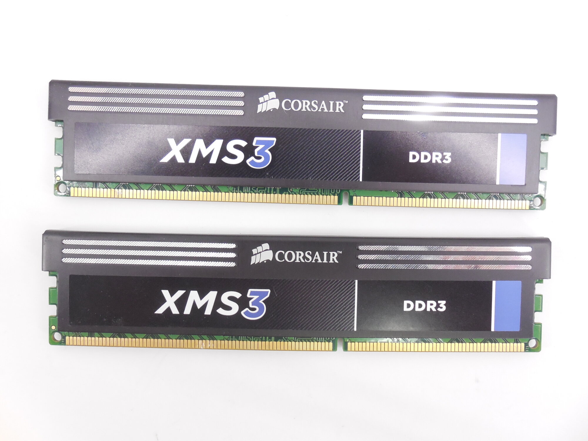 Модуль памяти DDRIII KIT 4Gb (2x2Gb) Corsair CMX4GX3M2A1600C9 /PC3-12800 /1600MHz /С радиаторами охлаждения /под разгонный профиль XMS /пара для активации двухканального режима работы памяти