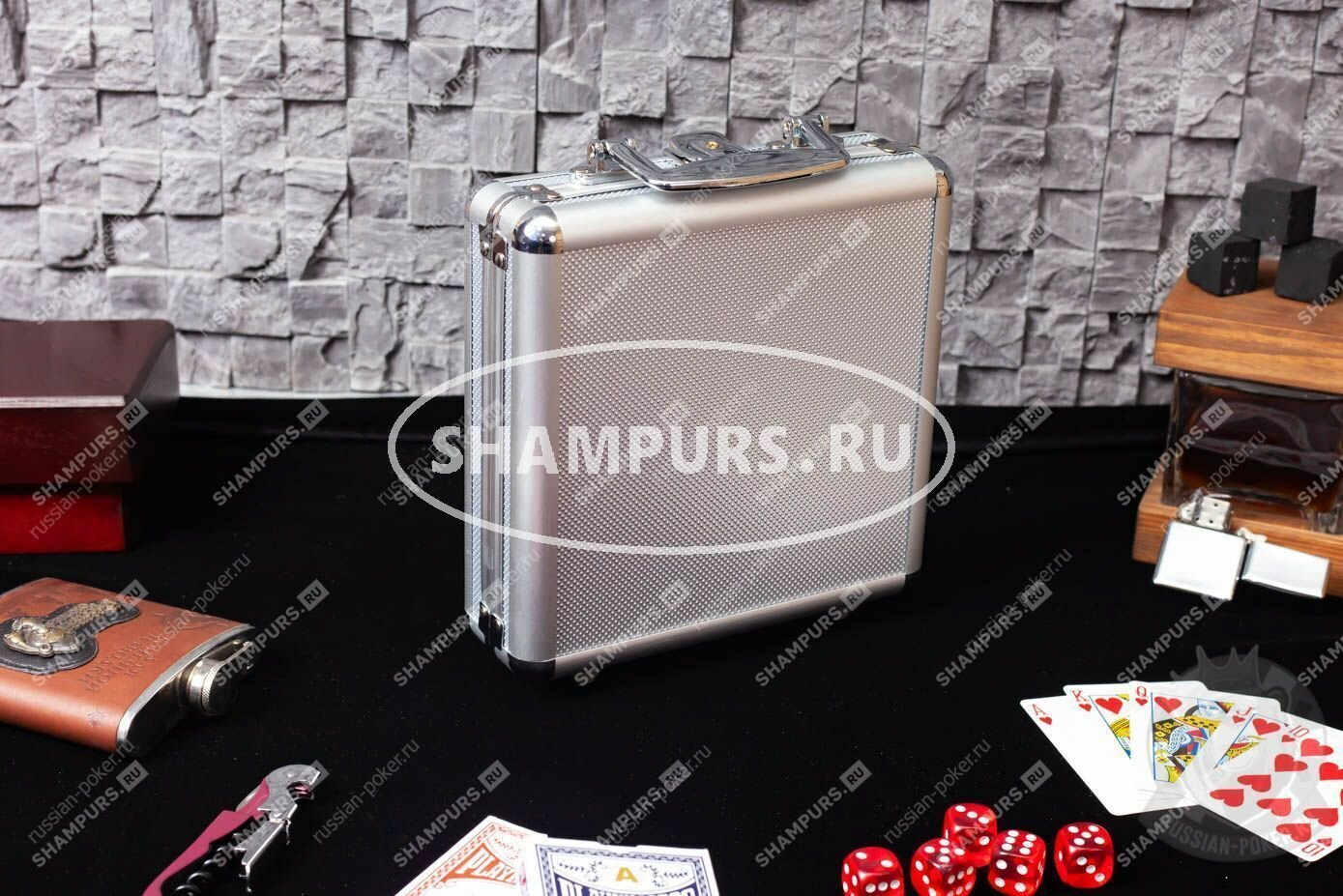 Набор покера Ultimate на 100 фишек с номиналом, в стальном кейсе с пластиковыми картами
