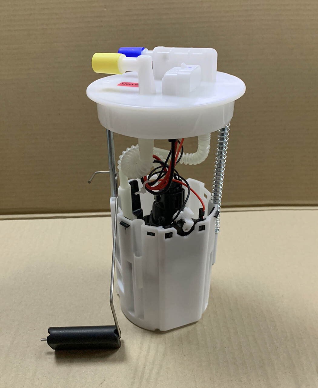 Насос топливный Chery Amulet A15 (Разъем сравнивайте по фото)