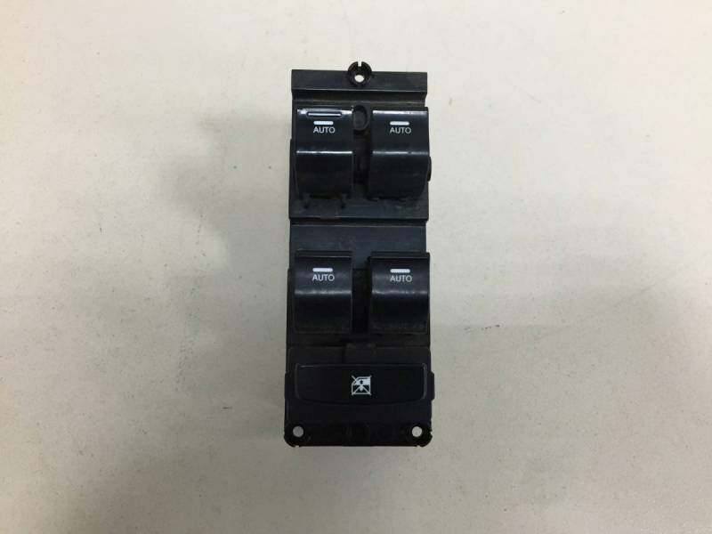 Блок управления стеклоподъемниками Hyundai i40 VF 2011 кат.номер: 935713Z000