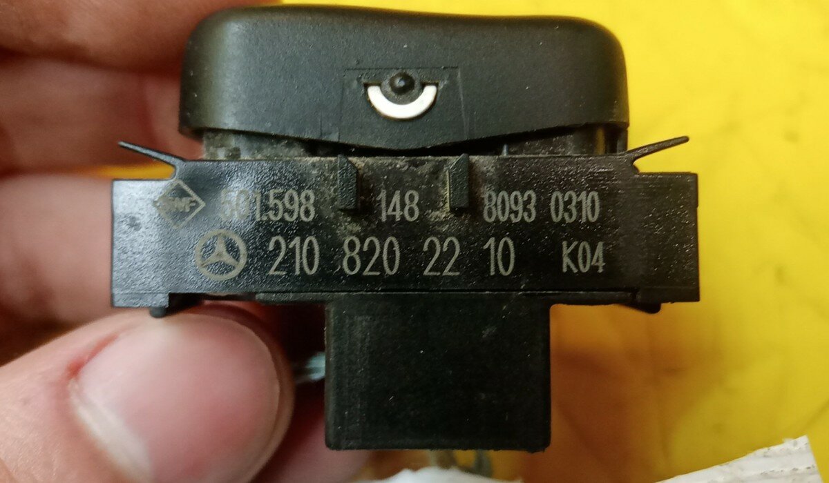 Кнопка многофункциональная W210 E-klasse Mercedes-Benz A2108202210
