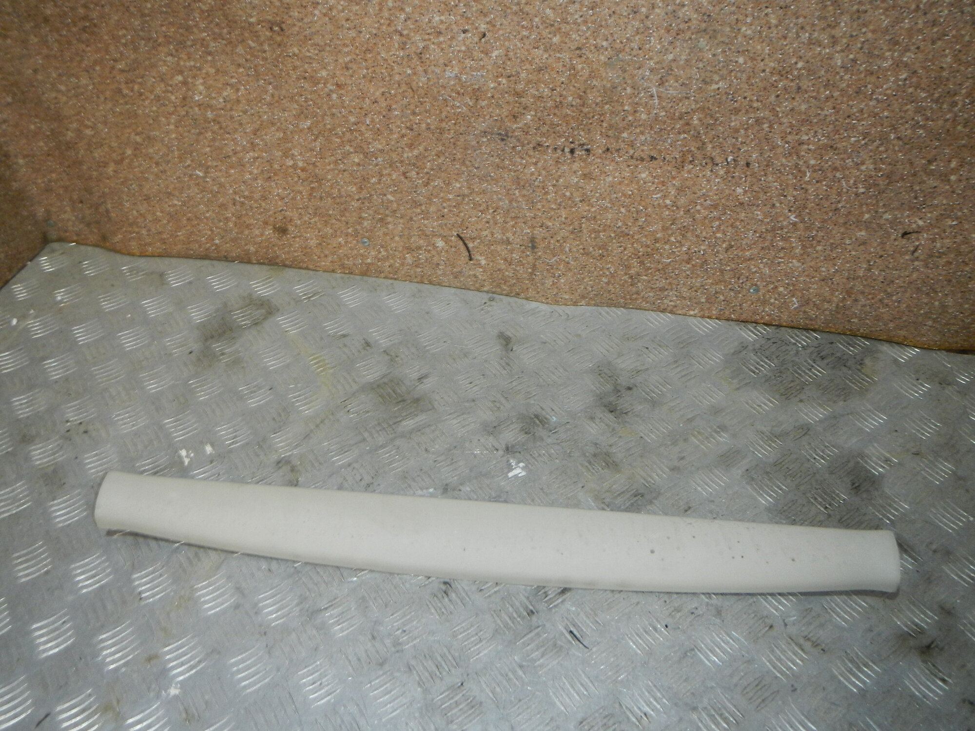 Б/У Обшивка двери багажника, Nissan (Ниссан)-TIIDA (C11) (07-) NISSAN TIIDA (C11) (07-) Верхняя. Царапины. 594295 NISSAN ...