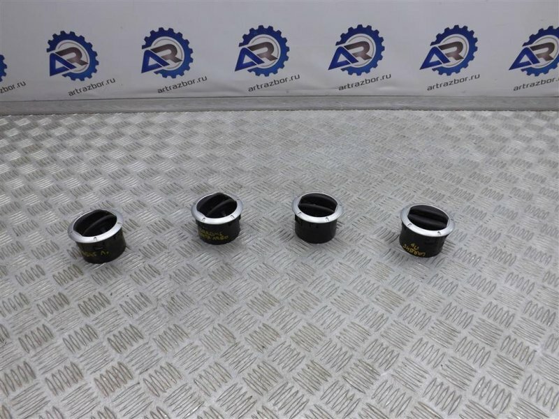 Б/У Дефлектор воздушный LADA Lada Largus / Лада Лада Ларгус 1.6 K7M 84Л.С. 2013