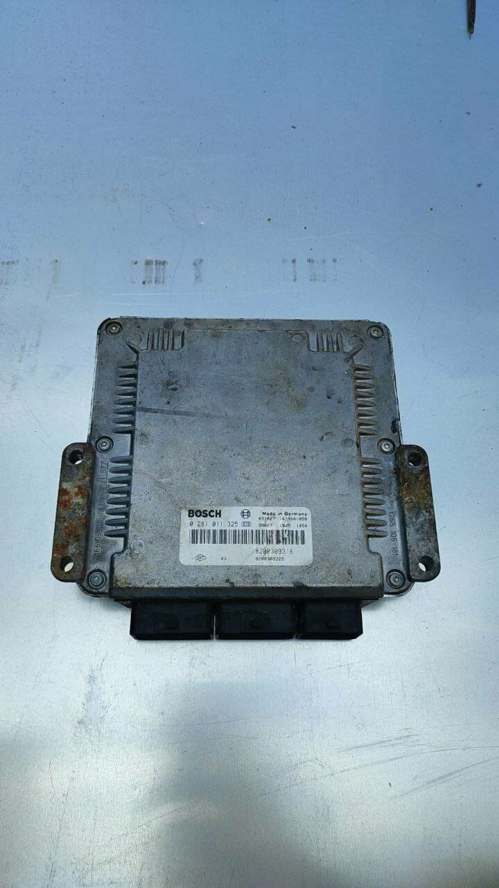 Блок управления двигателем Renault Espace 8200309329