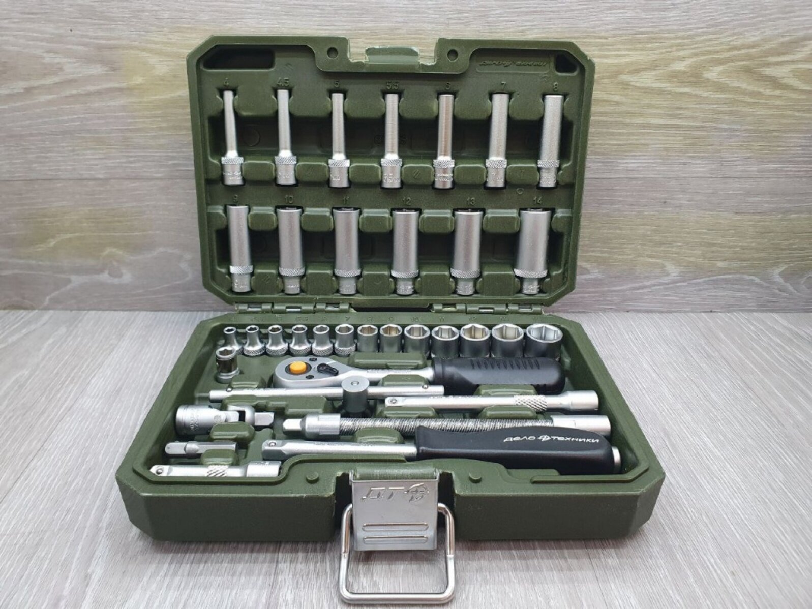 Набор головок и принадлежностей Дело Техники 1/4, 35 предметов