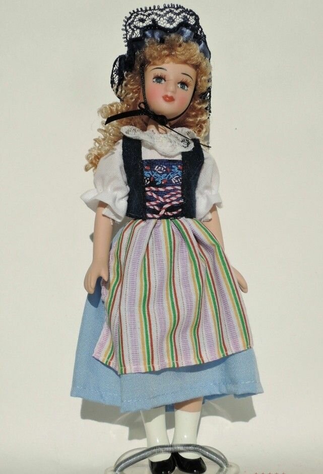 Кукла коллекционная Швейцария (Хайди)