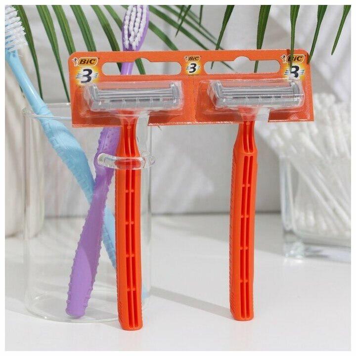 Набор из 3 штук Станки одноразовые BIC 3 Sensitive (на карте) с тремя лезвиями