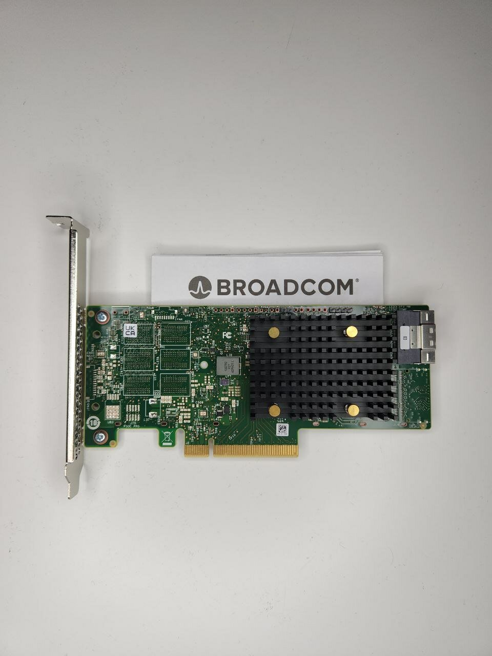 Дисковый контроллер Broadcom Контроллер HBA 9500-8I / LSI 9500 8i ( 05-50077-03)