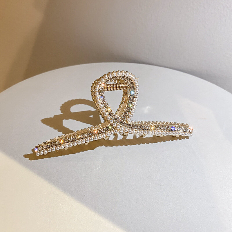 Заколка для волос "Жемчужный крест со стразами", женская, с захватом, дисковая, в виде акулы
