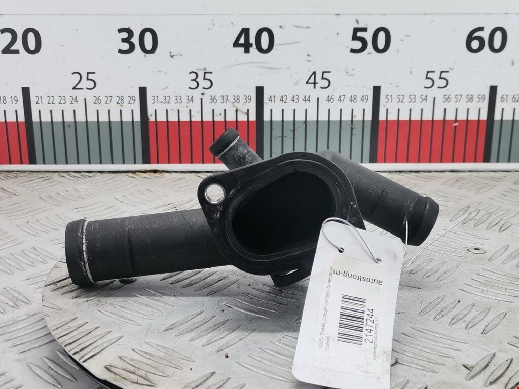 Фланец (штуцер системы охлаждения тройник) Volkswagen Bora(Jetta) 06A121132 арт. 2147244