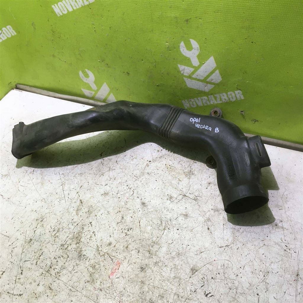 Патрубок воздушного фильтра Opel Vectra B 1995-1999