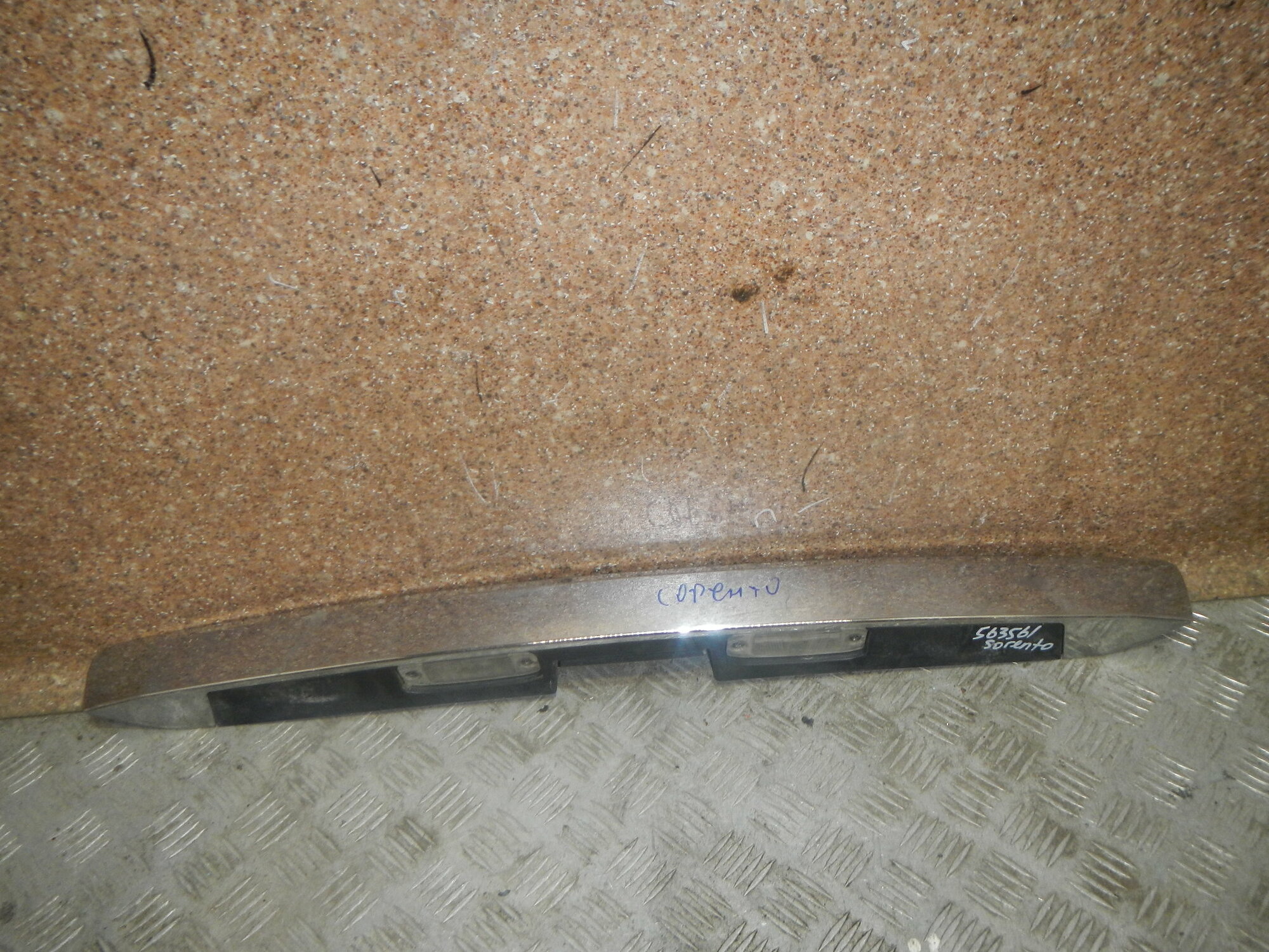 Б/У Накладка двери багажника, KIA (Киа)-SORENTO (09-20) KIA SORENTO (09-20) Царапины. сломано 4 крепления. 563561 Hyunda...