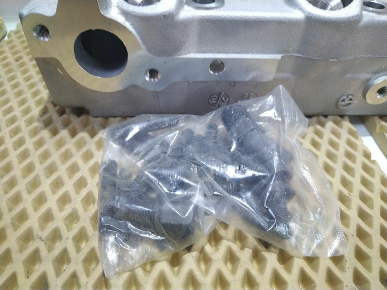 Головка блока цилиндров d4bg/d4bh/4d56 2200142700 клапан НЕ утоплен!