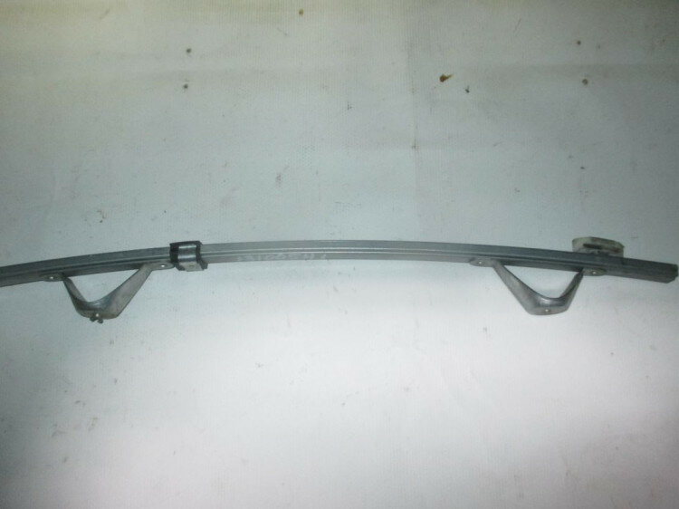 Направляющая стекла двери 13100541 Опель Астра H Хэтчбек рейка дверей передних