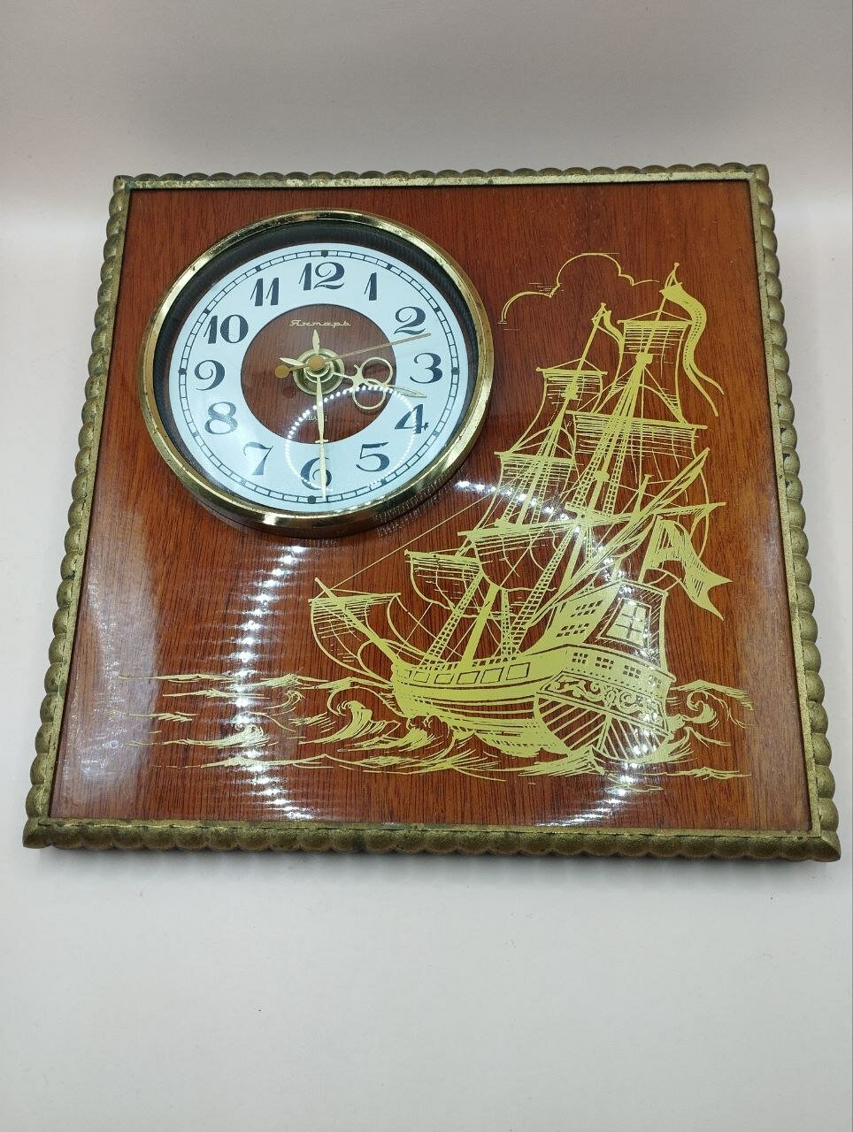 Настенные часы "Янтарь" кварцевые, деревянный корпус, рабочие. Винтаж, СССР.