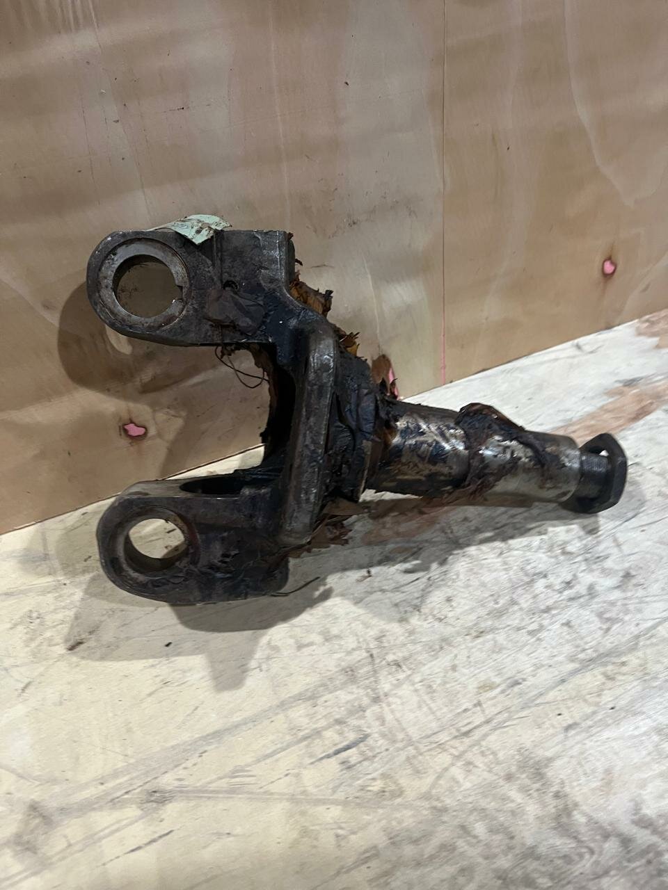 Кулак поворотный для а/м Камаз - 53205-3001011