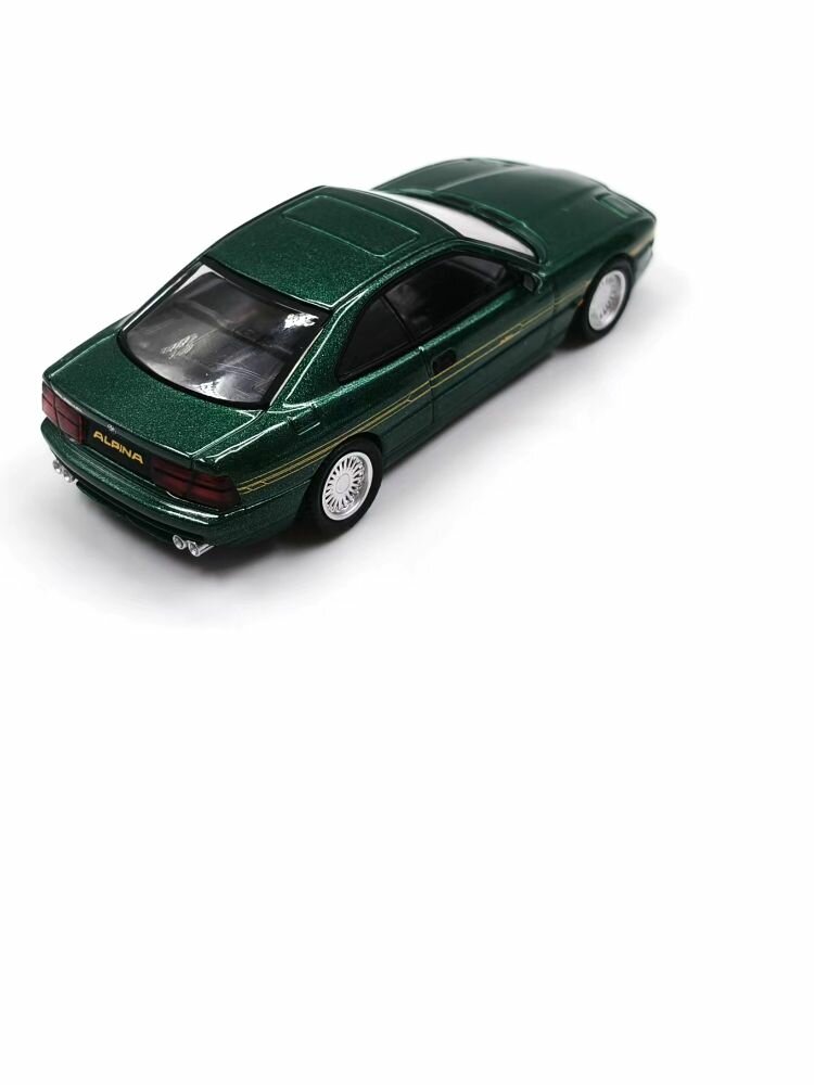 Машинка металлическая Kоллекционная модель DCT 1:64 BMW 850 CSI Series