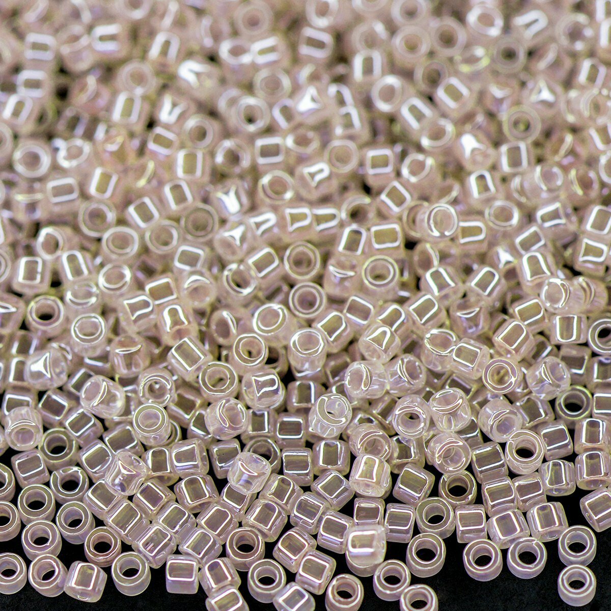 Бисер японский MIYUKI 10 гр Миюки цилиндрический Delica Делика 11/0 размер 11 DB-234 цвет светло-розовый непрозрачный, перламутровый (Baby Pink Ceylon).
