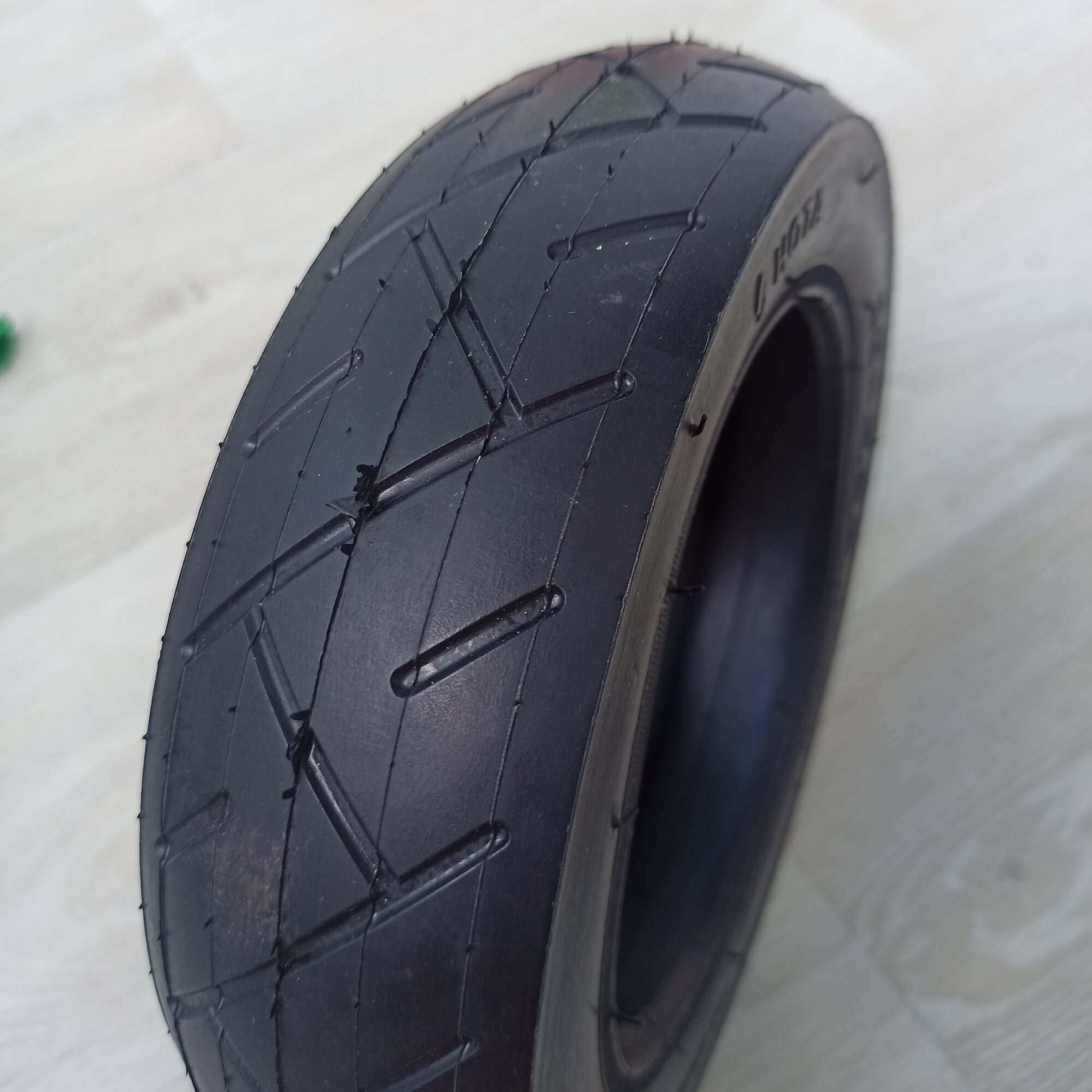 Покрышка 10х2,50 А1031, с камерой кривой ниппель