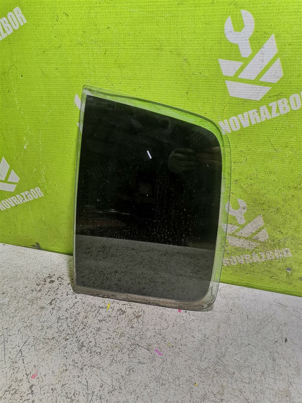 Стекло двери задней левой (форточка) Renault Clio 2 Symbol 1998-2008
