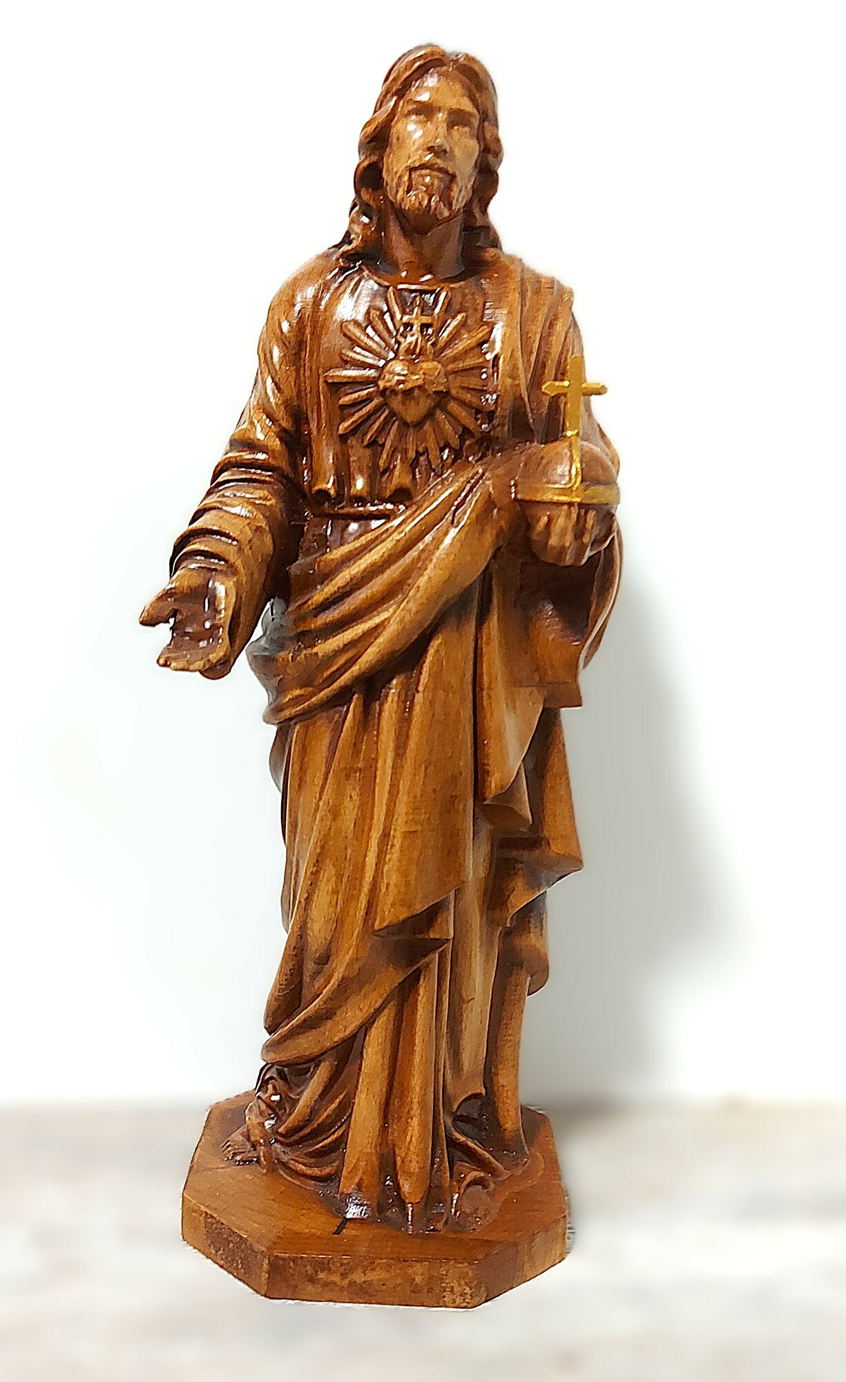 Статуэтка резная из натурального дерева Иисус Христос, покрыт патиной и лаком