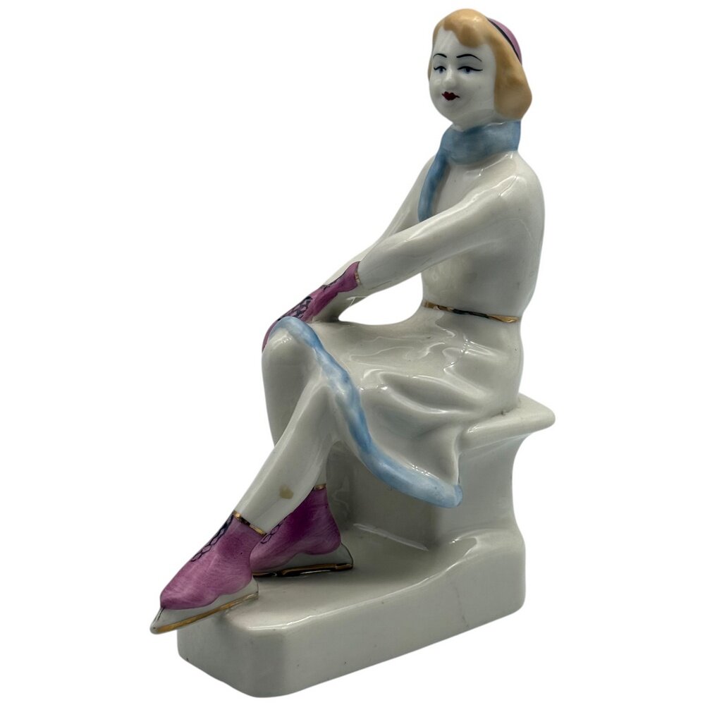 Фарфоровая статуэтка "На катке" 1956-1972 гг. автор Жникруп О. Л, Полонне ЗХК, СССР (Лот 5)