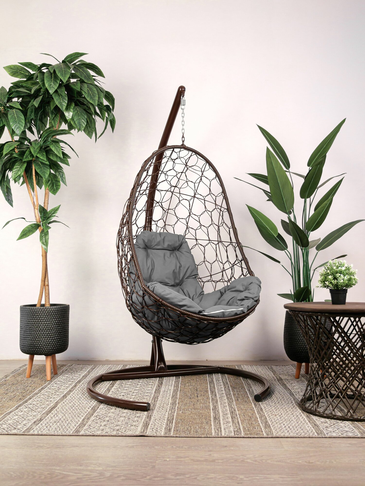 Подвесное кресло овал, с ротангом коричневое, серая подушка