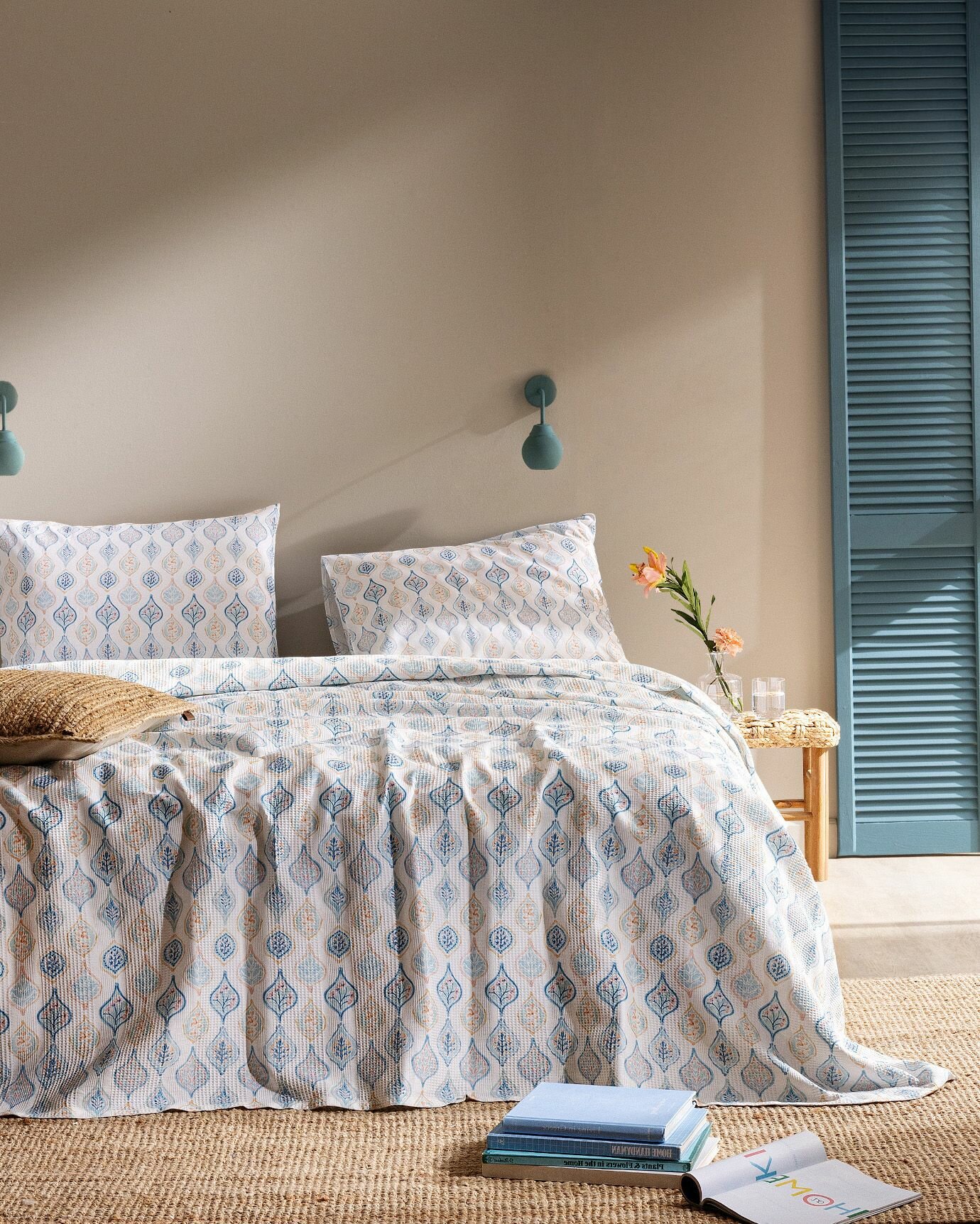 Постельное белье 2 спальное с покрывалом, евро. Покрывало 200х220 + 2 наволочки 50х70 + простынь 240х260. Цвет: Синий