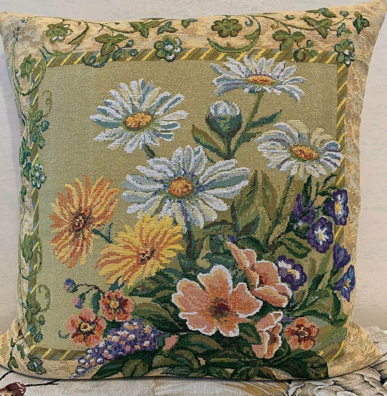 Гобелен, гобеленовая декоративная наволочка 48х48 см / "Летний букет"