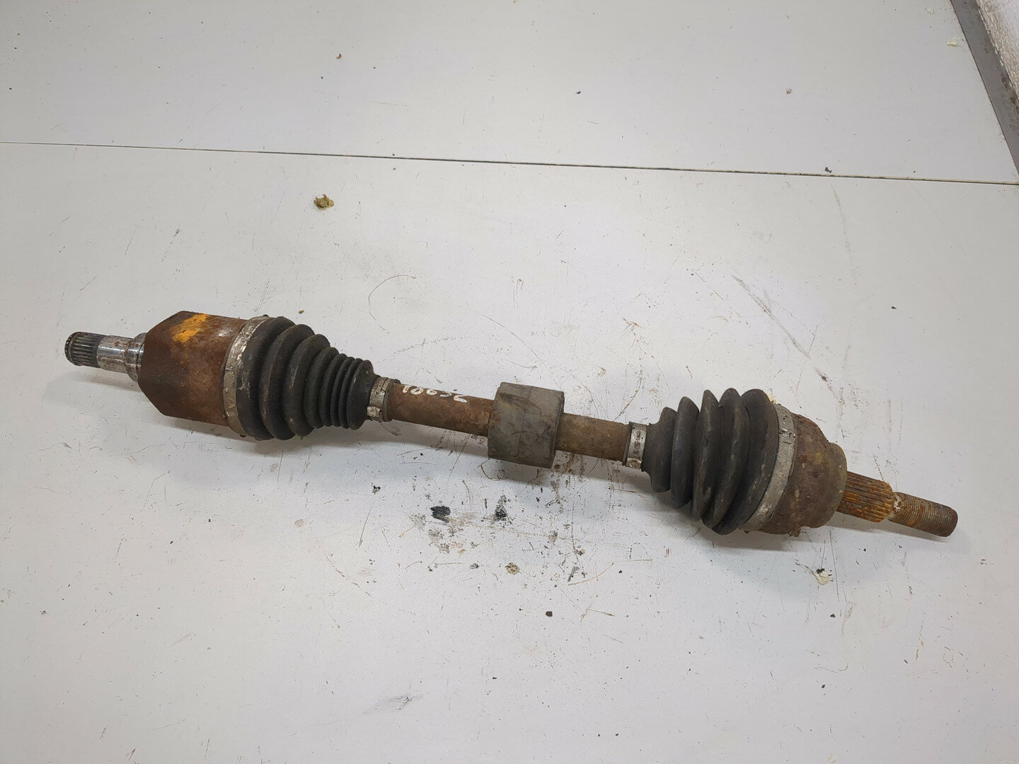 Полуось (вал, шрус) левая передняя Ford Focus 3 Б/У