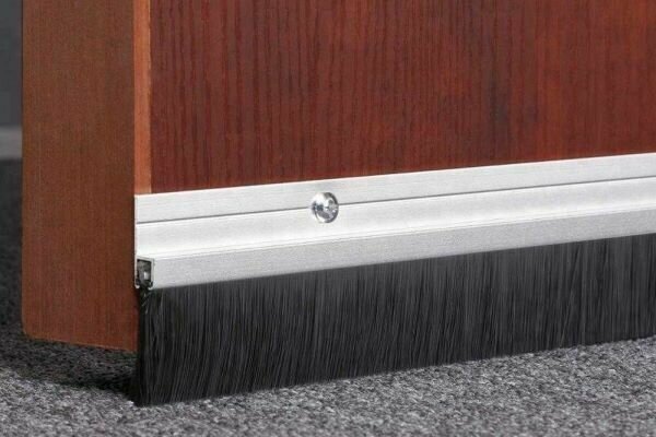 Линейный уплотнитель - щетка неокрашенный 1000 мм, ворс 45 мм