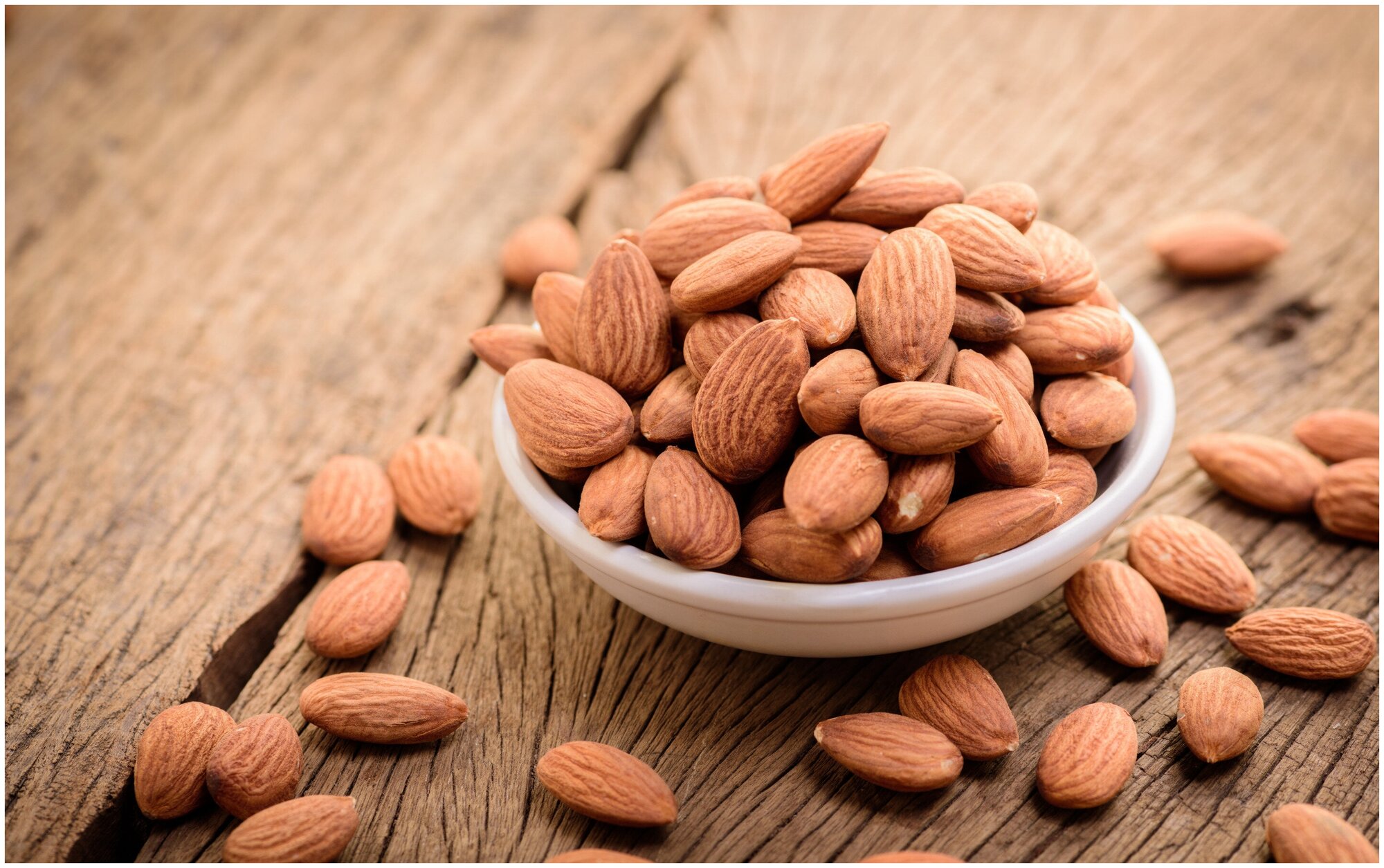 Горький миндаль сырой очищенный 1кг